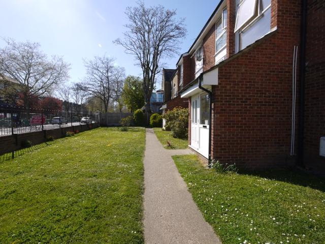 apartment for rent in Radlett Close, London, E7