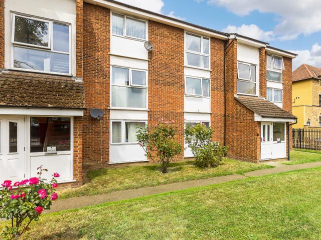 apartment for rent in Radlett Close, London, E7