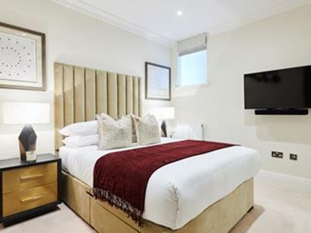 apartment for rent in Rainville Road, London