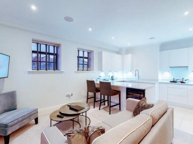 2 bedroom flat to rent on Rainville Road, London