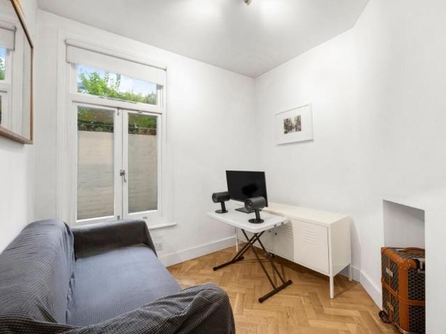 apartment for rent in Red Lion Square, WC1R 4SE