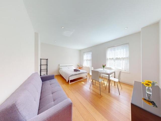 1 bedroom flat to rent on Redcliffe Road, London