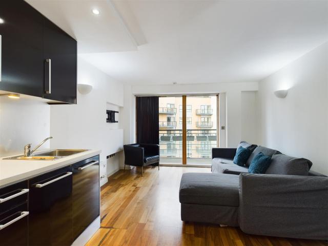 apartment for rent in Riverside Way, Leeds