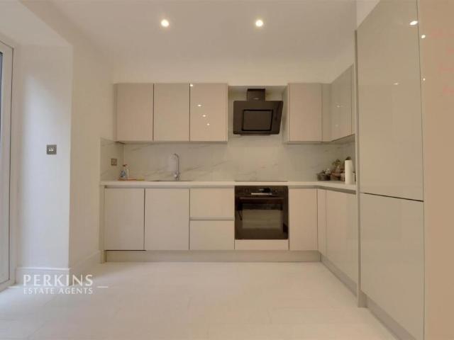 apartment for rent in Ruislip Road, UB6 9QD