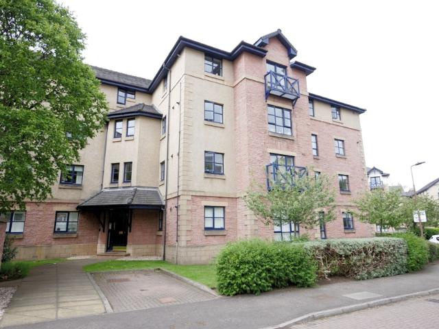 apartment for rent in Russell Gardens Roseburn, Edinburgh