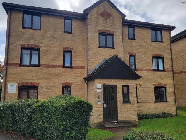 apartment for rent in Woodfield Close, Enfield EN1