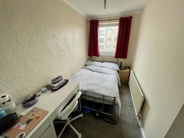 Room to rent on Wager Street, London