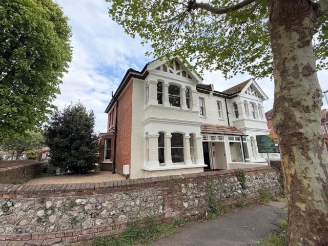 apartment for rent in Warwick Gardens, BN11 1PF