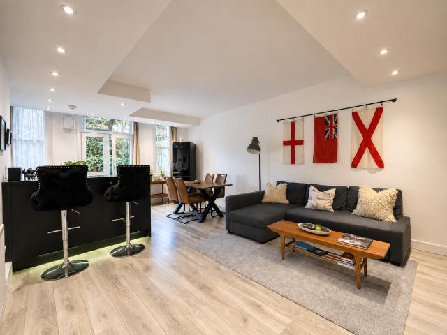 apartment for rent in Warwick Road Philbeach Gardens side, Earls Court SW5