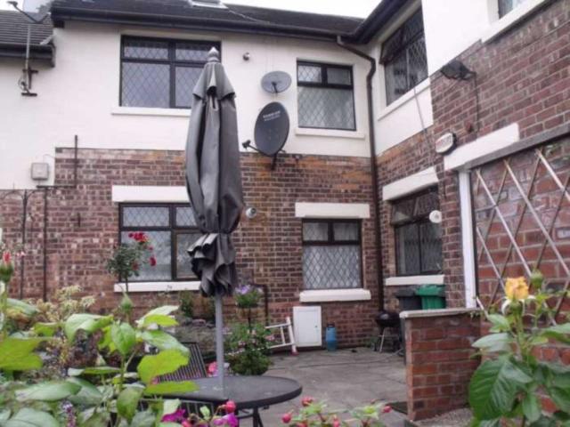 apartment for rent in Wellmead Close, Manchester