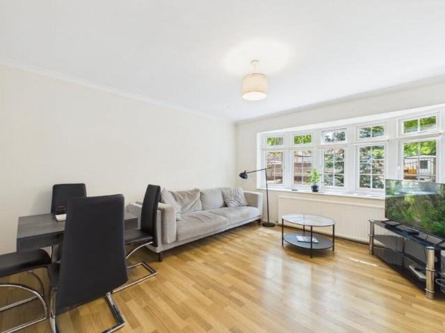 apartment for rent in West Road, SL6 1PP