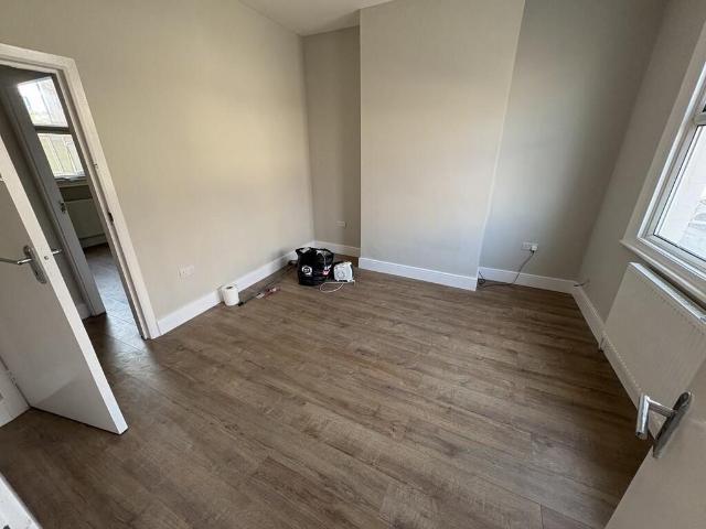 apartment for rent in Western Road, UB2 5HH