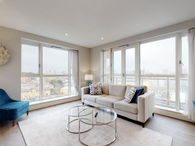 2 bedroom flat to rent on Westferry Circus, London
