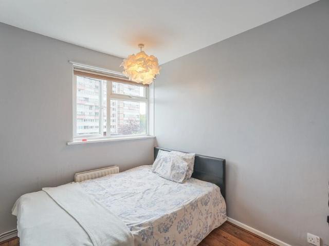 Room to rent on Wick Road, London