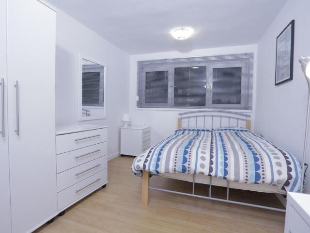Room to rent on Windmill Lane, London