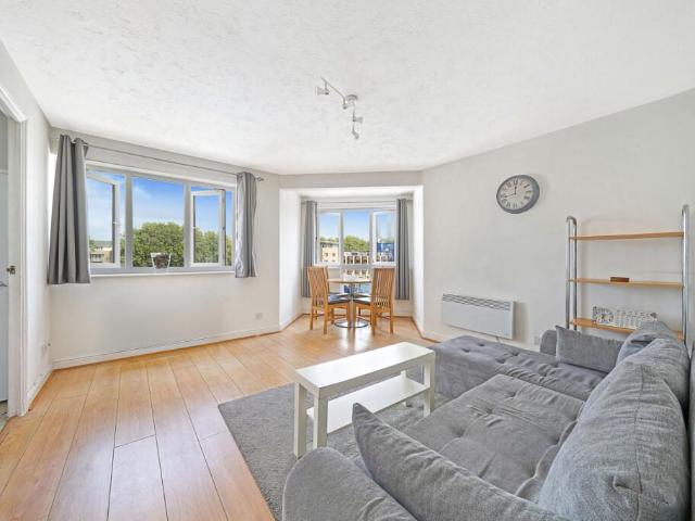 apartment for rent in Windsock Close, SE16 7FL
