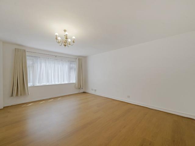 apartment for rent in Windsor Court, N14 5HT