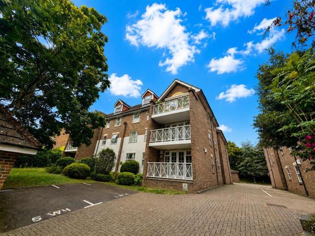 apartment for rent in winn road, so17