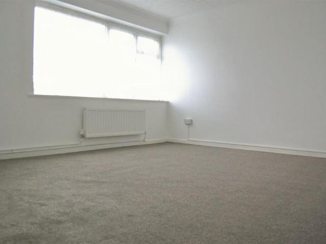 apartment for rent in Winton Road, GU32 3HB
