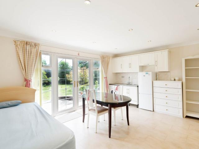 apartment for rent in the avenue worcester park