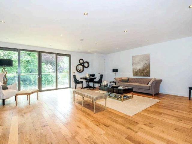 apartment for rent in The Cascades, Finchley Road, London
