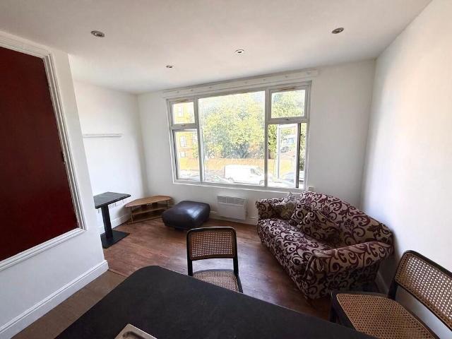 apartment for rent in The Green, UB2 4BG