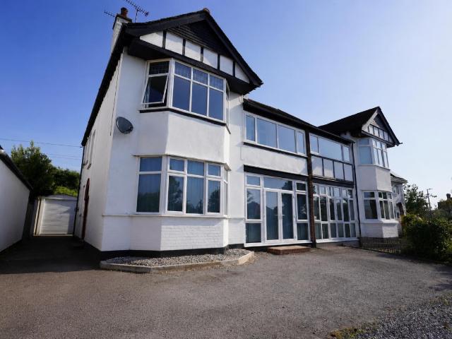 apartment for rent in The Ridgeway, Westcliff On Sea