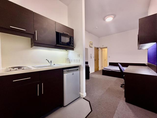 student_apartment for rent in The Square, Plymouth
