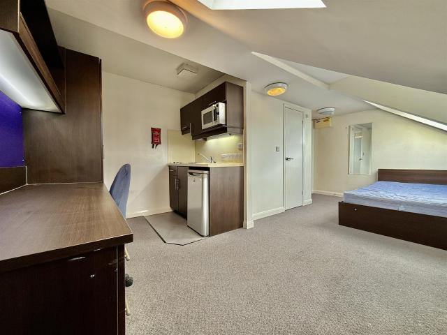 student_apartment for rent in The Square, Plymouth