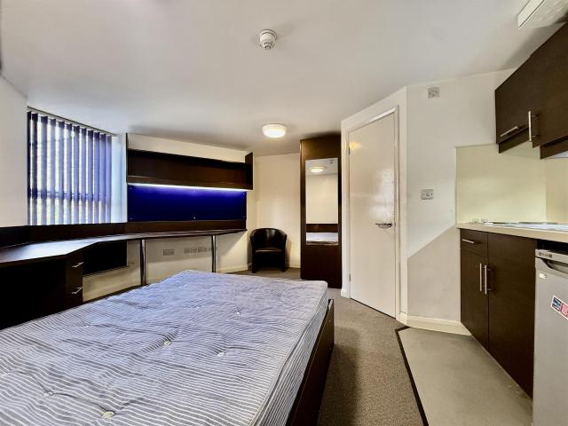 apartment for rent in The Square, Plymouth
