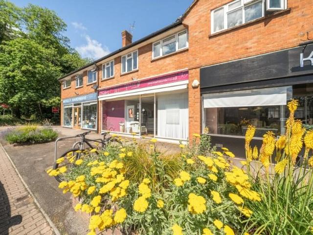 apartment for rent in Trumps Green Road, GU25 4EH