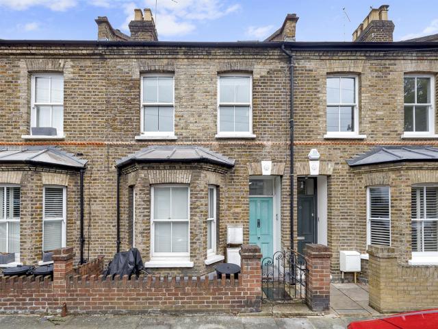 apartment for rent in Treadgold Street, North Kensington