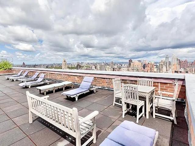 Apartment for rent in UES 72nd St and 3rd Ave