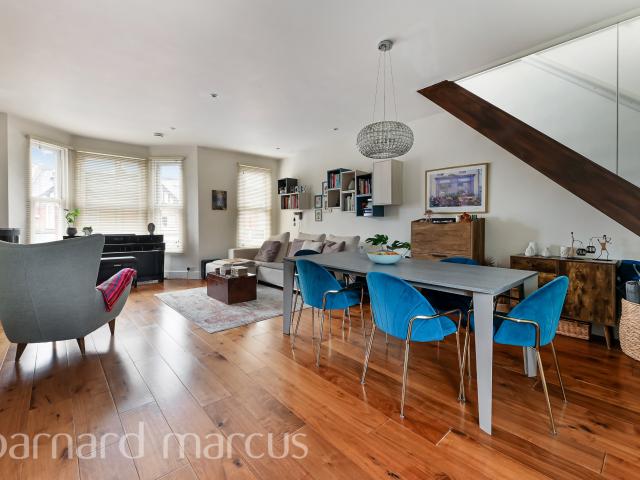 apartment for rent in Upper Richmond Road West, London, London