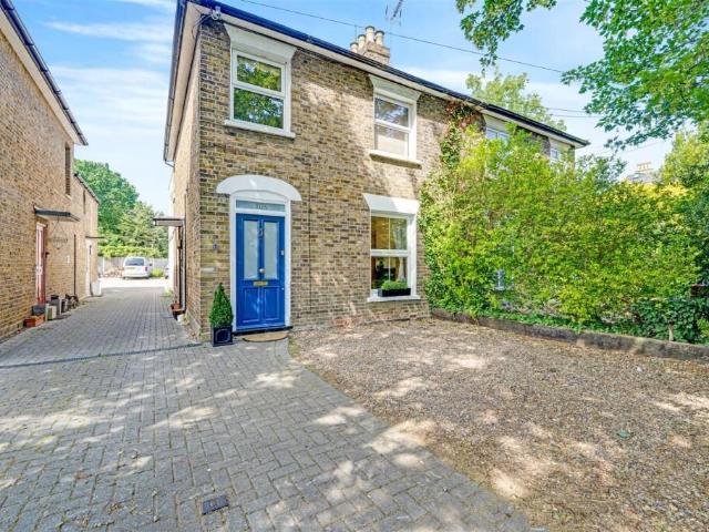 apartment for rent in Uxbridge Road, TW12 1SL