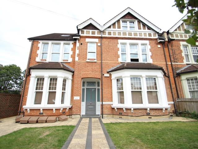 apartment for rent in Valley Road, Bromely, Shortlands, Kent, BR2 0HB