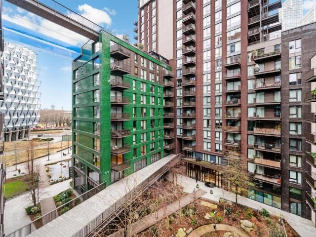 apartment for rent in Viaduct Gardens, SW11 7AY