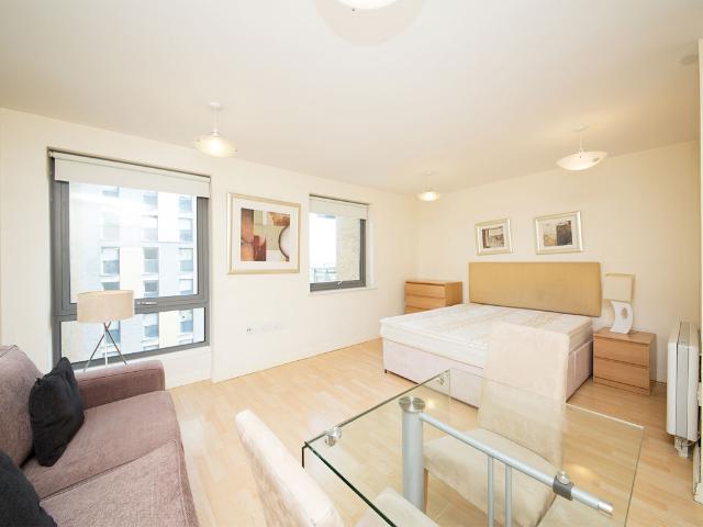 apartment for rent in Victoria Road, North Acton