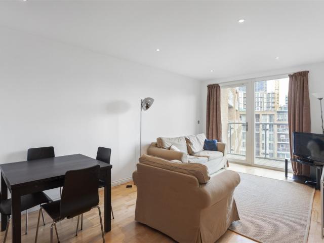 Apartment for rent in Viridian Apartments, 75 Battersea Park Road, London, SW8