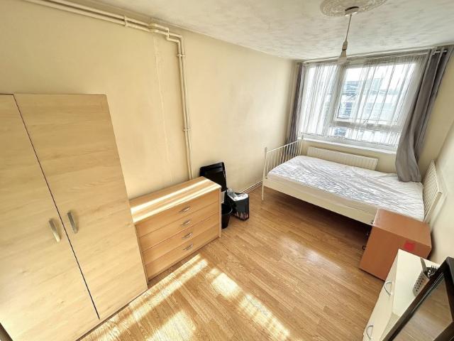 apartment for rent in Zetland Street, London