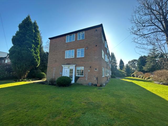 Apartment for rent Irlam Road, Sale, M33 2BH