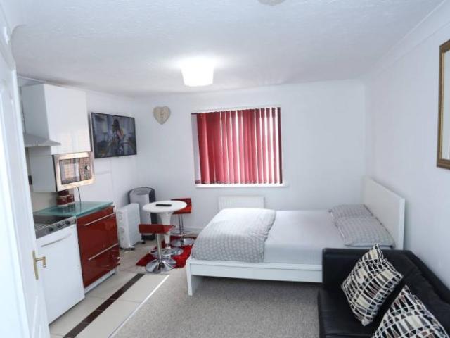 Apartment For Rent London London 1200 ES93973794