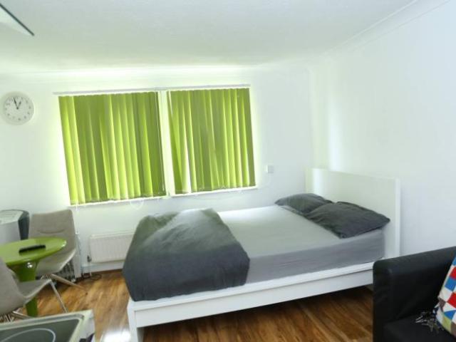 Apartment For Rent London London 1200 ES93974938