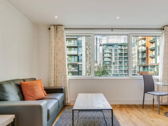 Apartment For Rent London London 2200 ES96985832