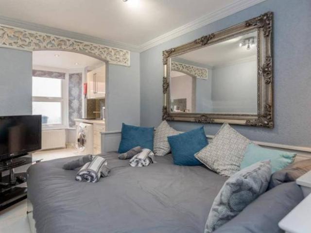 Apartment For Rent London London 2500 ELS101853985