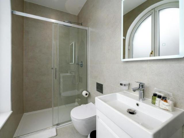 Apartment For Rent London London 2575 ELS94949840