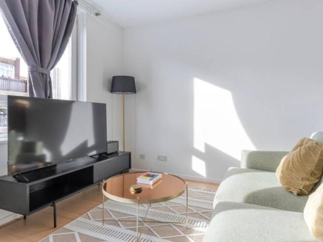 Apartment For Rent London London 2960 ES96690804