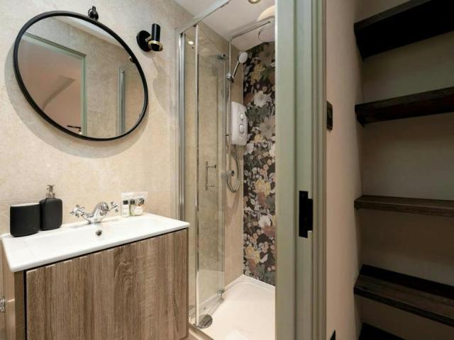 Apartment For Rent London London 3201 ELS101587921