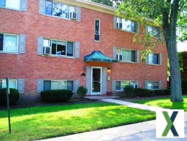 3 bd, 2 ba, 2360 sqft Condo for sale Southfield, Michigan