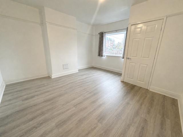 Apartment for rent Victoria Avenue, Manchester, M9